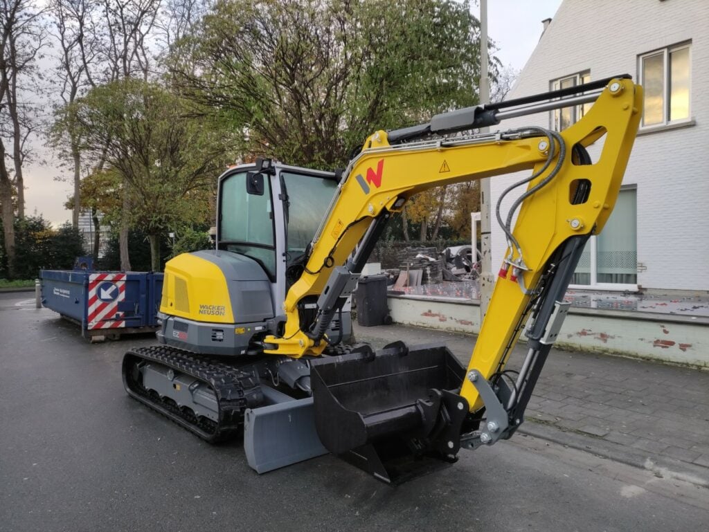 Graafmachine 4,9 ton snelwissel CW10, binnendraaier - Euro Rent